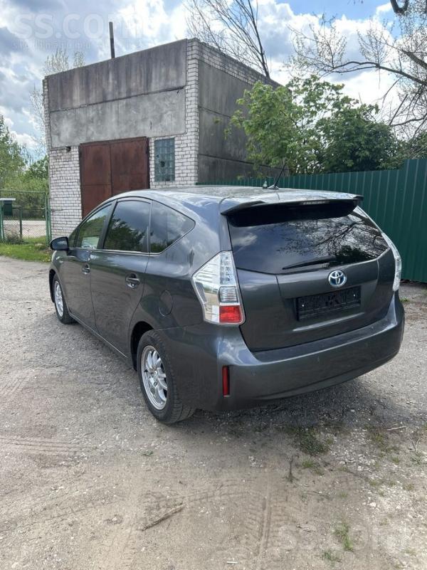 Grey Toyota Prius 2012 in Daugavpils, with an engine capacity of 1.80 L and mileage of 298 thousand km for 7300 €, photo 4 on AUTOMOTO.COM.LV