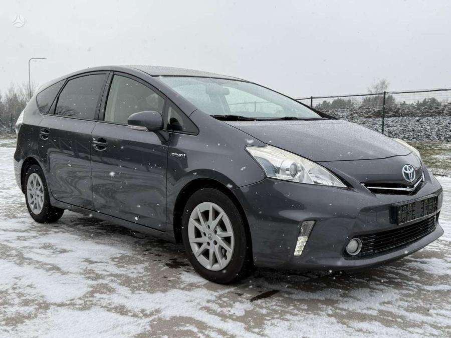 Grey Toyota Prius 2012 in Kaunas, with an engine capacity of 1.80 L and mileage of 211 thousand km for 8300 €, photo 7 on AUTOMOTO.COM.LV