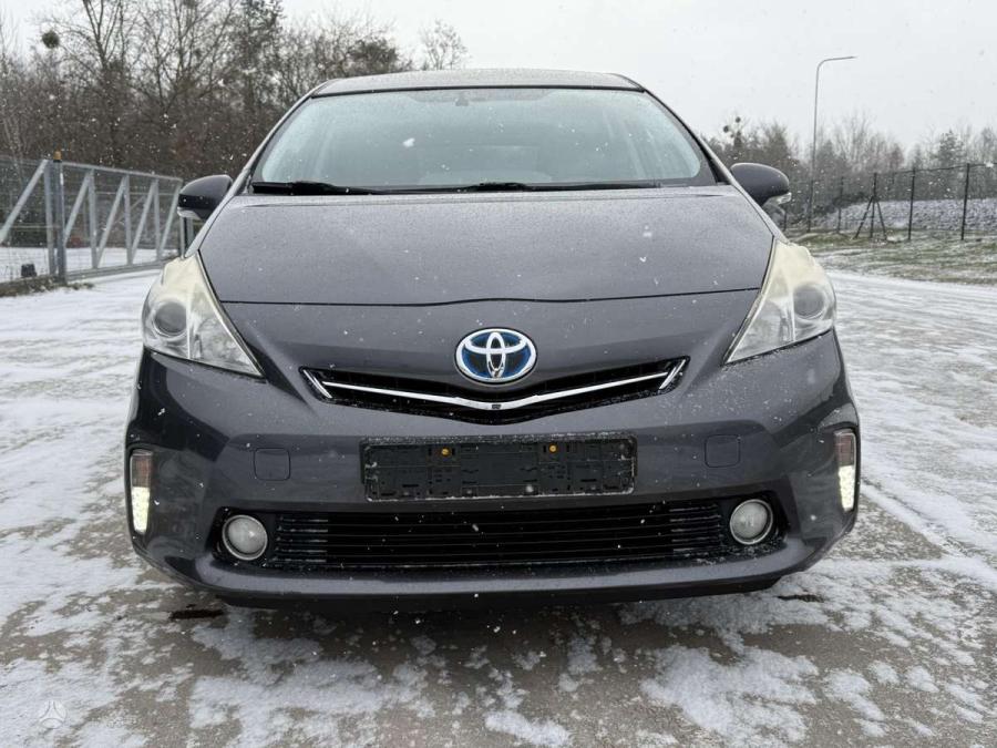 Grey Toyota Prius 2012 in Kaunas, with an engine capacity of 1.80 L and mileage of 211 thousand km for 8300 €, photo 8 on AUTOMOTO.COM.LV