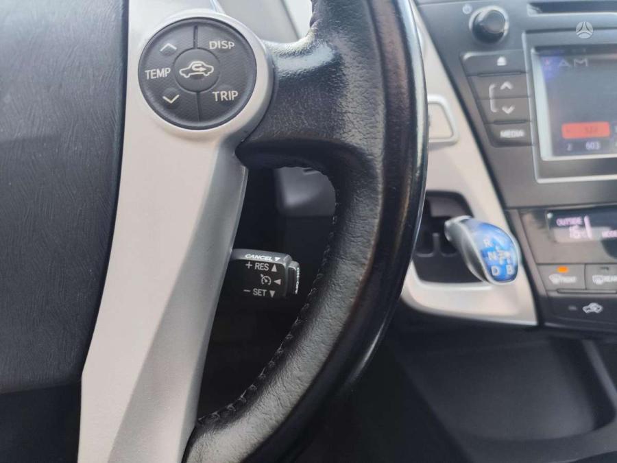 Pelēks Toyota Prius 2012 Kauņa, ar dzinēja tilpumu 1.80 L un nobraukumu 180 tūkst. km par 8650 €, foto 20 vietnē AUTOMOTO.COM.LV