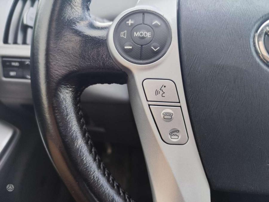 Pelēks Toyota Prius 2012 Kauņa, ar dzinēja tilpumu 1.80 L un nobraukumu 180 tūkst. km par 8650 €, foto 21 vietnē AUTOMOTO.COM.LV