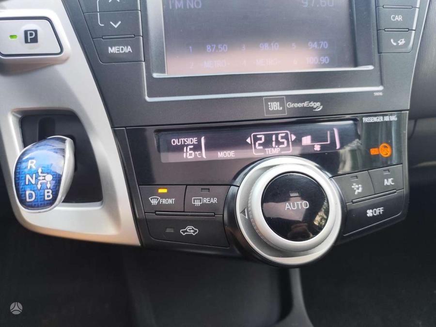 Pelēks Toyota Prius 2012 Kauņa, ar dzinēja tilpumu 1.80 L un nobraukumu 180 tūkst. km par 8650 €, foto 23 vietnē AUTOMOTO.COM.LV