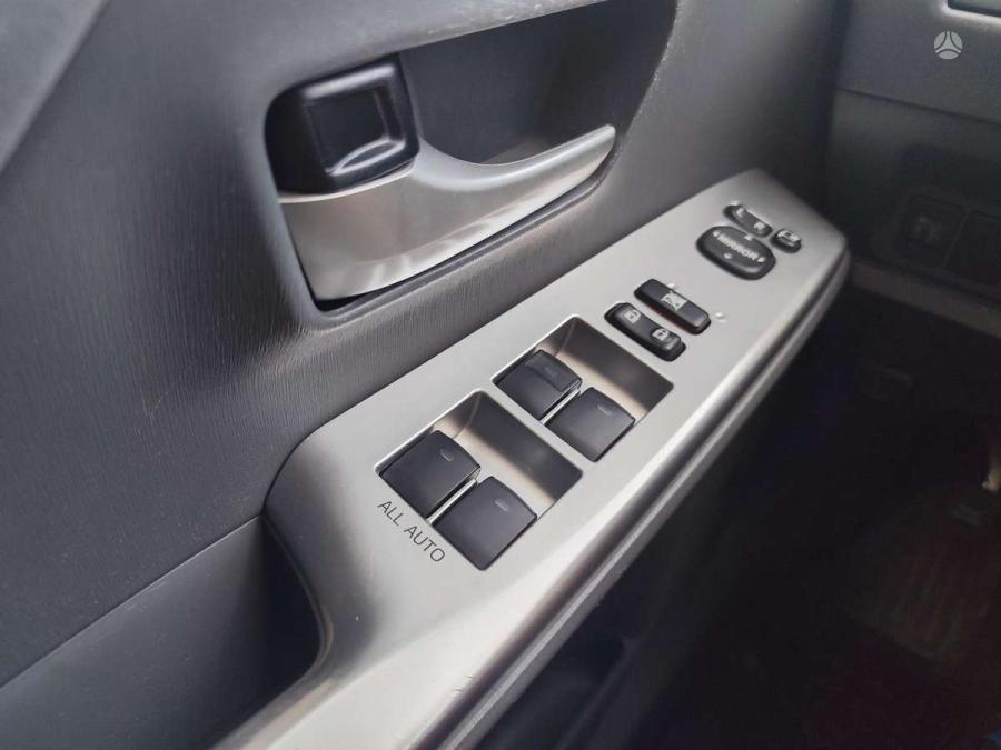 Pelēks Toyota Prius 2012 Kauņa, ar dzinēja tilpumu 1.80 L un nobraukumu 180 tūkst. km par 8650 €, foto 24 vietnē AUTOMOTO.COM.LV