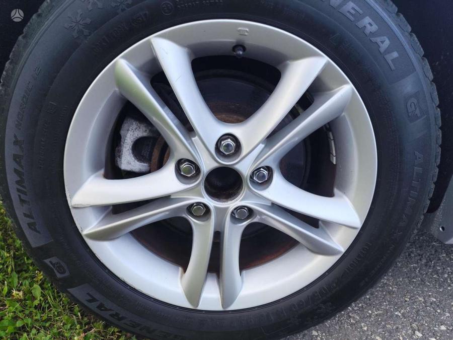 Pelēks Toyota Prius 2012 Kauņa, ar dzinēja tilpumu 1.80 L un nobraukumu 180 tūkst. km par 8650 €, foto 27 vietnē AUTOMOTO.COM.LV