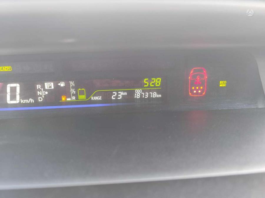 Pelēks Toyota Prius 2012 Kauņa, ar dzinēja tilpumu 1.80 L un nobraukumu 180 tūkst. km par 8650 €, foto 32 vietnē AUTOMOTO.COM.LV