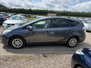 Grey Toyota Prius 2012 in Vilnius, with an engine capacity of 1.80 L and mileage of 248 thousand km for 12800 €, photo 7 on AUTOMOTO.COM.LV