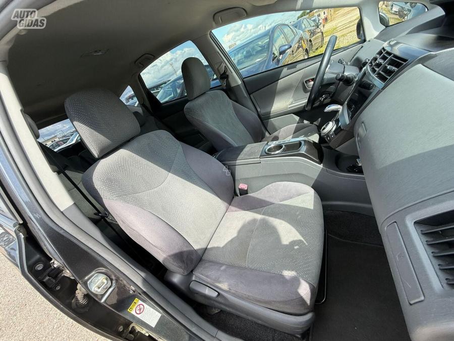 Grey Toyota Prius 2012 in Vilnius, with an engine capacity of 1.80 L and mileage of 248 thousand km for 12800 €, photo 17 on AUTOMOTO.COM.LV