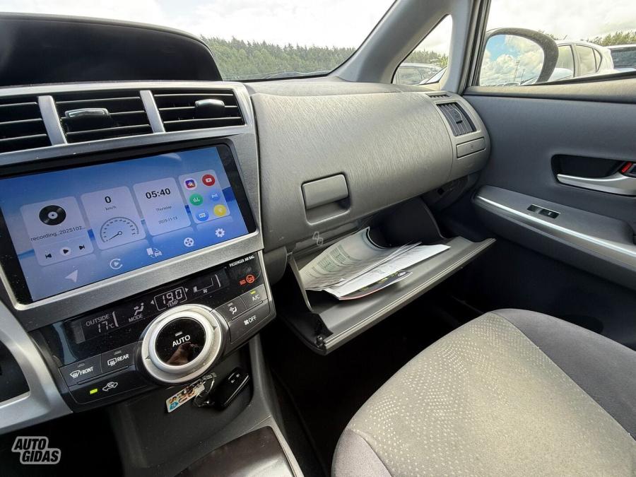 Grey Toyota Prius 2012 in Vilnius, with an engine capacity of 1.80 L and mileage of 248 thousand km for 12800 €, photo 18 on AUTOMOTO.COM.LV