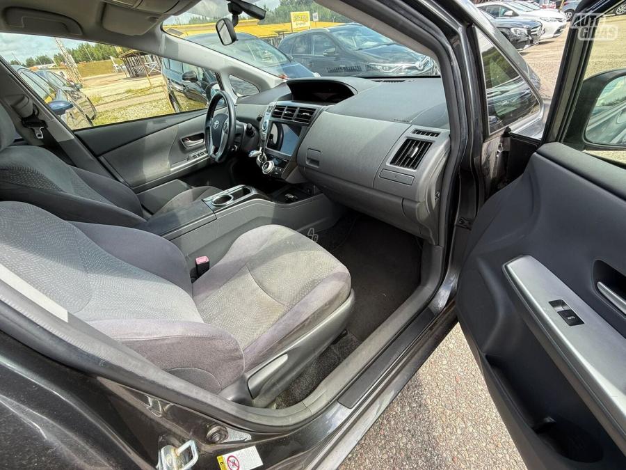 Grey Toyota Prius 2012 in Vilnius, with an engine capacity of 1.80 L and mileage of 248 thousand km for 12800 €, photo 21 on AUTOMOTO.COM.LV