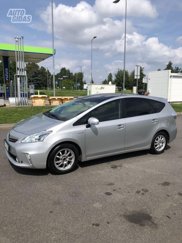 Grey Toyota Prius 2012 in Alytus, with an engine capacity of 1.80 L and mileage of 331 thousand km for 8100 €, photo 1 on AUTOMOTO.COM.LV