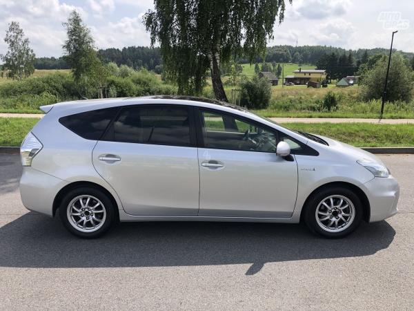 Grey Toyota Prius 2012 in Alytus, with an engine capacity of 1.80 L and mileage of 331 thousand km for 8100 €, photo 3 on AUTOMOTO.COM.LV