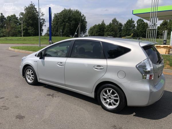 Grey Toyota Prius 2012 in Alytus, with an engine capacity of 1.80 L and mileage of 331 thousand km for 8100 €, photo 4 on AUTOMOTO.COM.LV