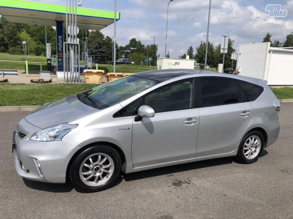 Grey Toyota Prius 2012 in Alytus, with an engine capacity of 1.80 L and mileage of 331 thousand km for 8100 €, photo 5 on AUTOMOTO.COM.LV