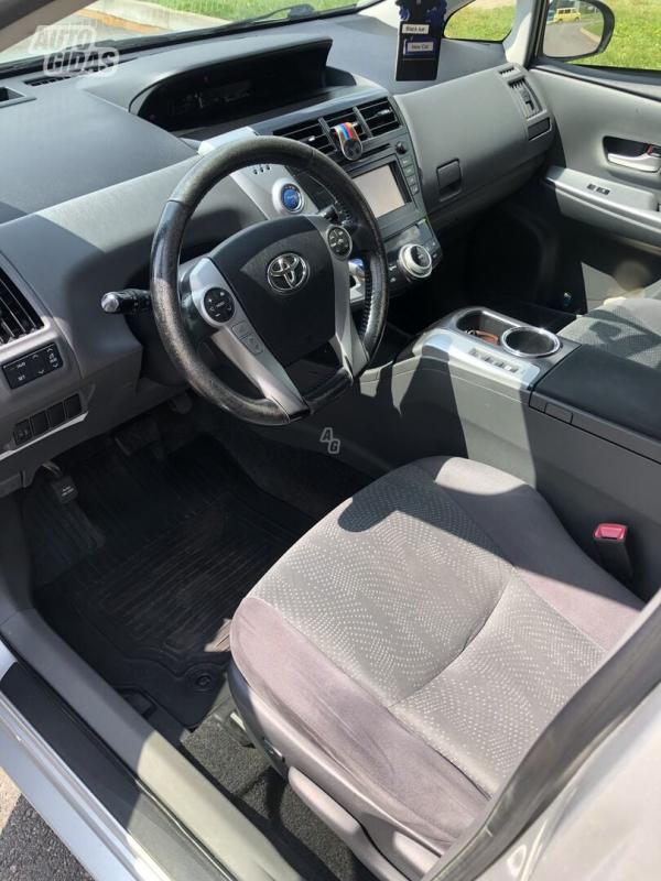 Grey Toyota Prius 2012 in Alytus, with an engine capacity of 1.80 L and mileage of 331 thousand km for 8100 €, photo 6 on AUTOMOTO.COM.LV