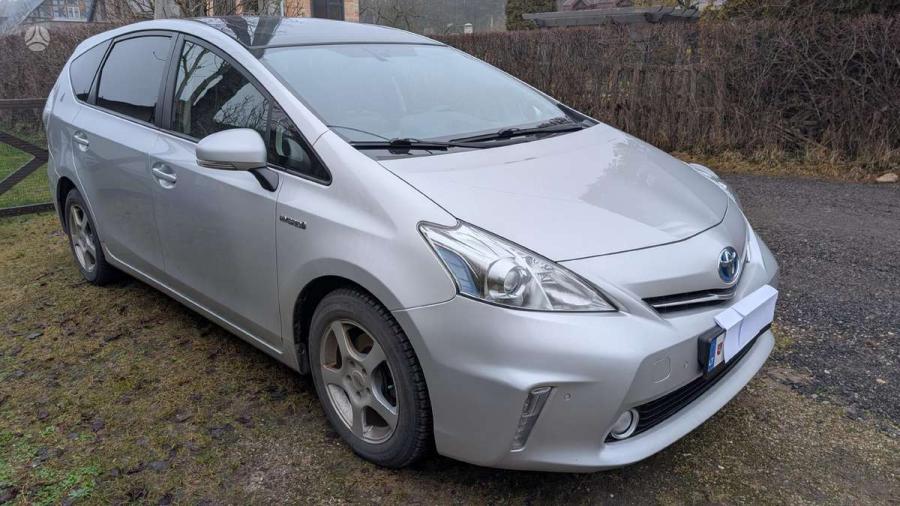 Pelēks Toyota Prius 2013 Viļņa, ar dzinēja tilpumu 0.00 L un nobraukumu 295 tūkst. km par 7200 €, foto 2 vietnē AUTOMOTO.COM.LV