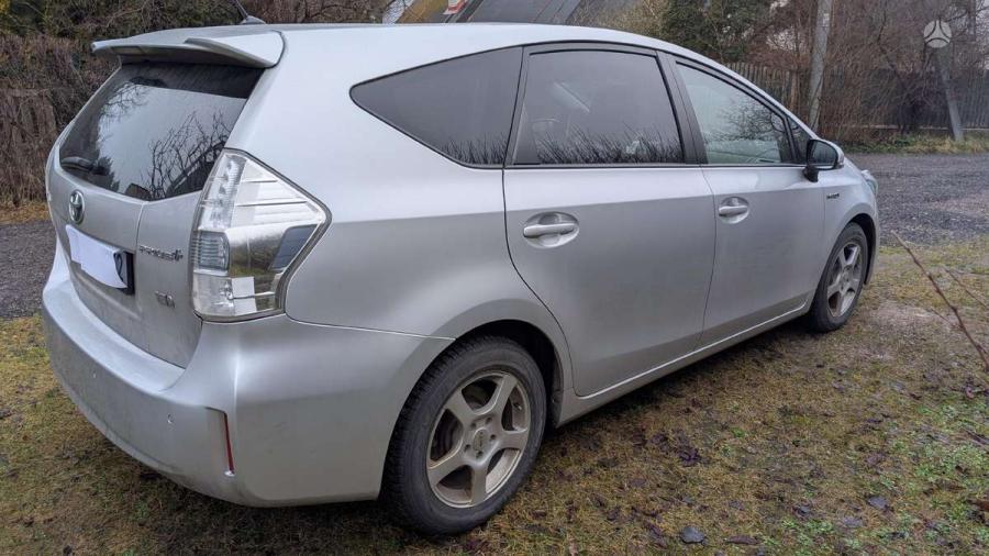 Pelēks Toyota Prius 2013 Viļņa, ar dzinēja tilpumu 0.00 L un nobraukumu 295 tūkst. km par 7200 €, foto 3 vietnē AUTOMOTO.COM.LV