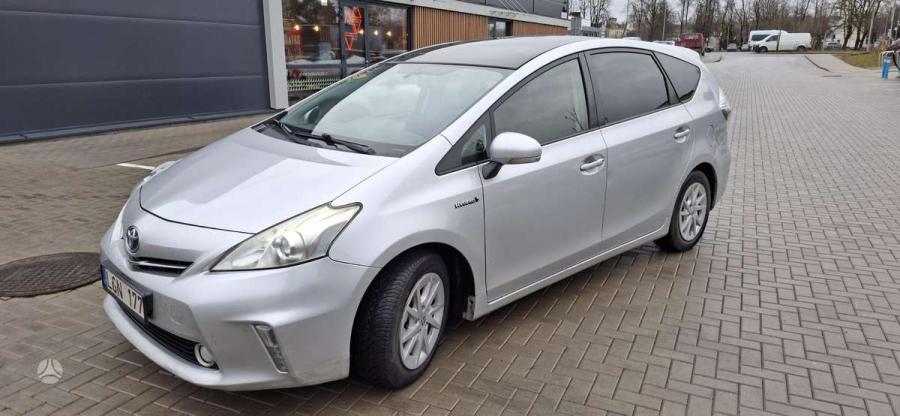 Grey Toyota Prius 2013 in Vilnius, with an engine capacity of 1.80 L and mileage of 305 thousand km for 7000 €, photo 2 on AUTOMOTO.COM.LV