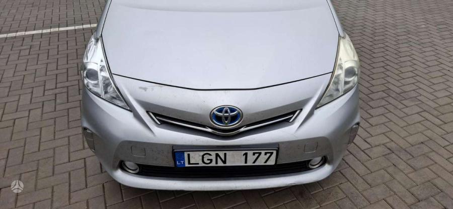 Grey Toyota Prius 2013 in Vilnius, with an engine capacity of 1.80 L and mileage of 305 thousand km for 7000 €, photo 8 on AUTOMOTO.COM.LV