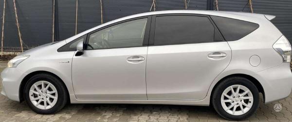 Pelēks Toyota Prius 2013 Viļņa, ar dzinēja tilpumu 1.80 L un nobraukumu 215 tūkst. km par 9950 €, foto 5 vietnē AUTOMOTO.COM.LV