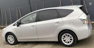 Grey Toyota Prius 2013 in Vilnius, with an engine capacity of 1.80 L and mileage of 215 thousand km for 9950 €, photo 6 on AUTOMOTO.COM.LV
