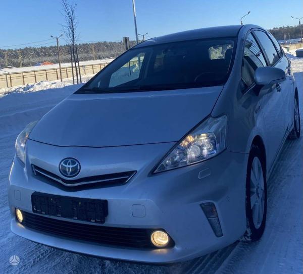 Pelēks Toyota Prius 2013 Viļņa, ar dzinēja tilpumu 1.80 L un nobraukumu 275 tūkst. km par 9999 €, foto 4 vietnē AUTOMOTO.COM.LV