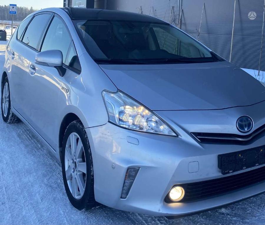 Grey Toyota Prius 2013 in Vilnius, with an engine capacity of 1.80 L and mileage of 275 thousand km for 9999 €, photo 5 on AUTOMOTO.COM.LV