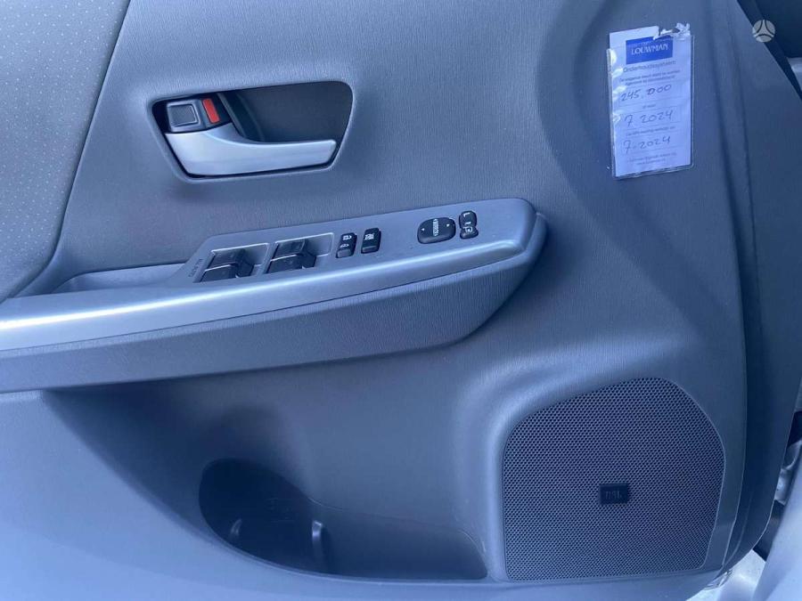 Grey Toyota Prius 2013 in Vilnius, with an engine capacity of 1.80 L and mileage of 275 thousand km for 9999 €, photo 26 on AUTOMOTO.COM.LV