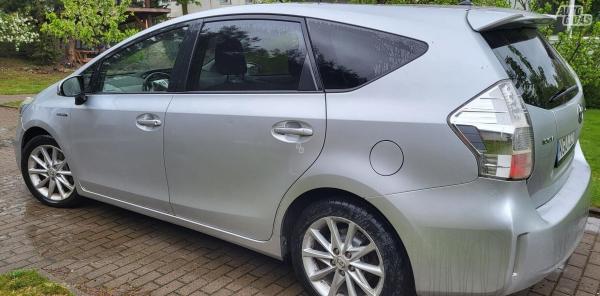 Grey Toyota Prius 2013 in Lazdijai, with an engine capacity of 1.80 L and mileage of 372 thousand km for 7000 €, photo 1 on AUTOMOTO.COM.LV