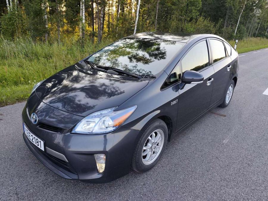 Pelēks Toyota Prius 2013 Kauņa, ar dzinēja tilpumu 1.80 L un nobraukumu 243 tūkst. km par 7300 €, foto 1 vietnē AUTOMOTO.COM.LV