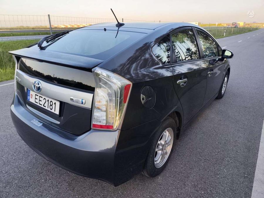 Pelēks Toyota Prius 2013 Kauņa, ar dzinēja tilpumu 1.80 L un nobraukumu 243 tūkst. km par 7300 €, foto 5 vietnē AUTOMOTO.COM.LV