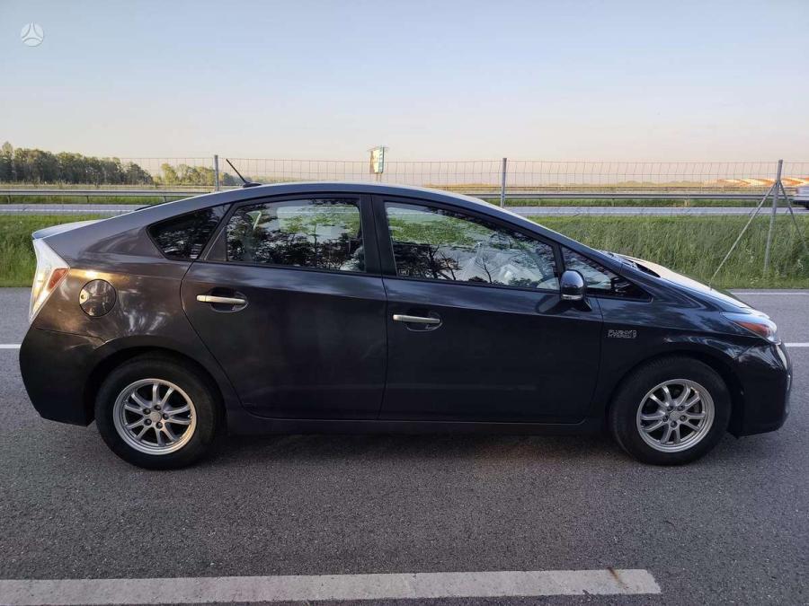 Pelēks Toyota Prius 2013 Kauņa, ar dzinēja tilpumu 1.80 L un nobraukumu 243 tūkst. km par 7300 €, foto 9 vietnē AUTOMOTO.COM.LV