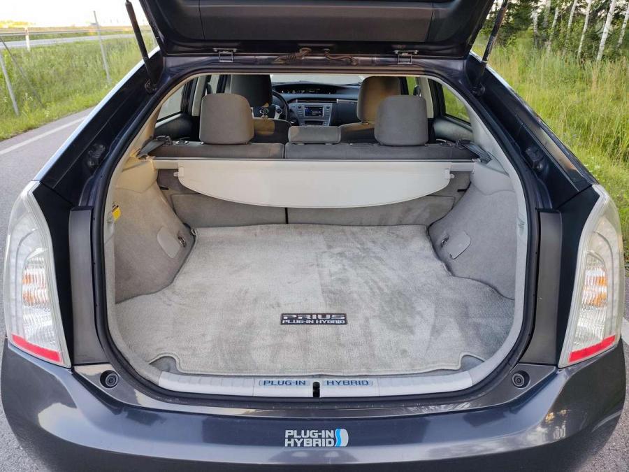 Pelēks Toyota Prius 2013 Kauņa, ar dzinēja tilpumu 1.80 L un nobraukumu 243 tūkst. km par 7300 €, foto 12 vietnē AUTOMOTO.COM.LV