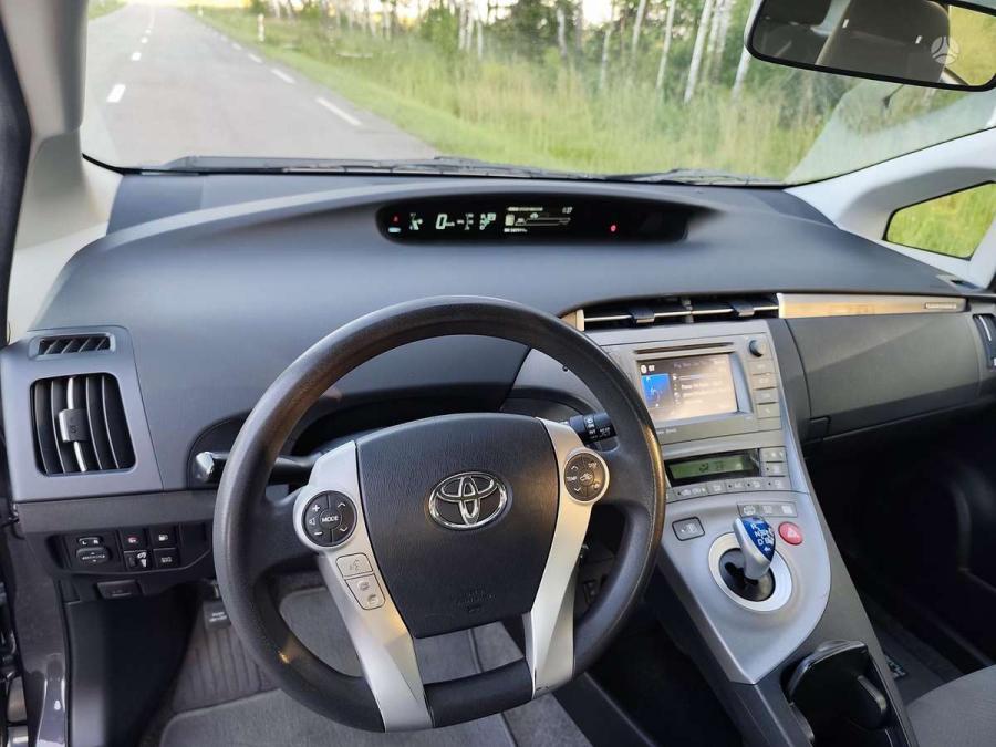 Pelēks Toyota Prius 2013 Kauņa, ar dzinēja tilpumu 1.80 L un nobraukumu 243 tūkst. km par 7300 €, foto 13 vietnē AUTOMOTO.COM.LV