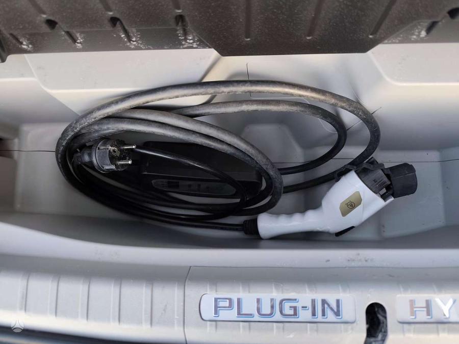 Pelēks Toyota Prius 2013 Kauņa, ar dzinēja tilpumu 1.80 L un nobraukumu 243 tūkst. km par 7300 €, foto 17 vietnē AUTOMOTO.COM.LV