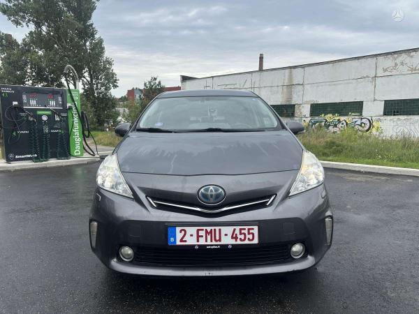 Grey Toyota Prius 2013 in Siauliai, with an engine capacity of 1.80 L and mileage of 258 thousand km for 8250 €, photo 3 on AUTOMOTO.COM.LV