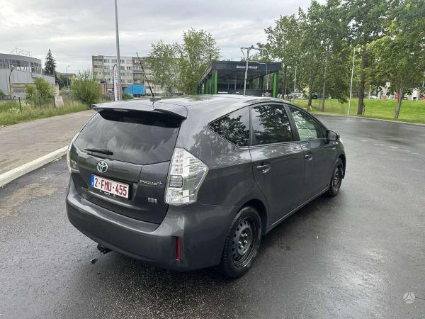 Grey Toyota Prius 2013 in Siauliai, with an engine capacity of 1.80 L and mileage of 258 thousand km for 8250 €, photo 5 on AUTOMOTO.COM.LV