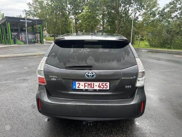Grey Toyota Prius 2013 in Siauliai, with an engine capacity of 1.80 L and mileage of 258 thousand km for 8250 €, photo 6 on AUTOMOTO.COM.LV