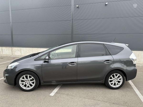 Grey Toyota Prius 2013 in Telschi, with an engine capacity of 1.80 L and mileage of 301 thousand km for 8000 €, photo 3 on AUTOMOTO.COM.LV