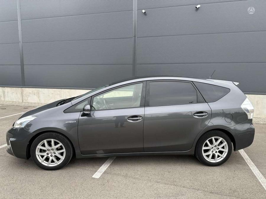 Grey Toyota Prius 2013 in Telschi, with an engine capacity of 1.80 L and mileage of 301 thousand km for 8000 €, photo 3 on AUTOMOTO.COM.LV