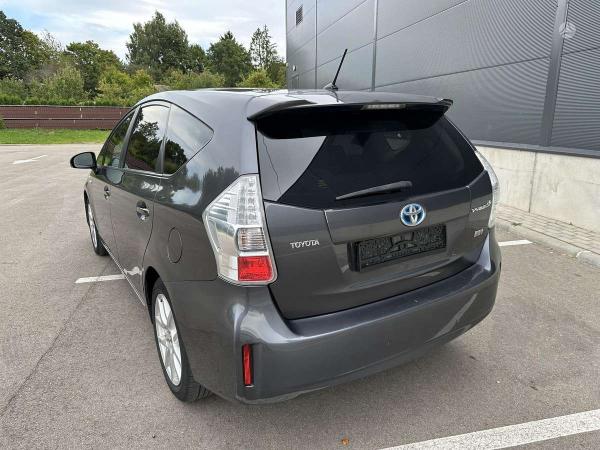 Grey Toyota Prius 2013 in Telschi, with an engine capacity of 1.80 L and mileage of 301 thousand km for 8000 €, photo 4 on AUTOMOTO.COM.LV