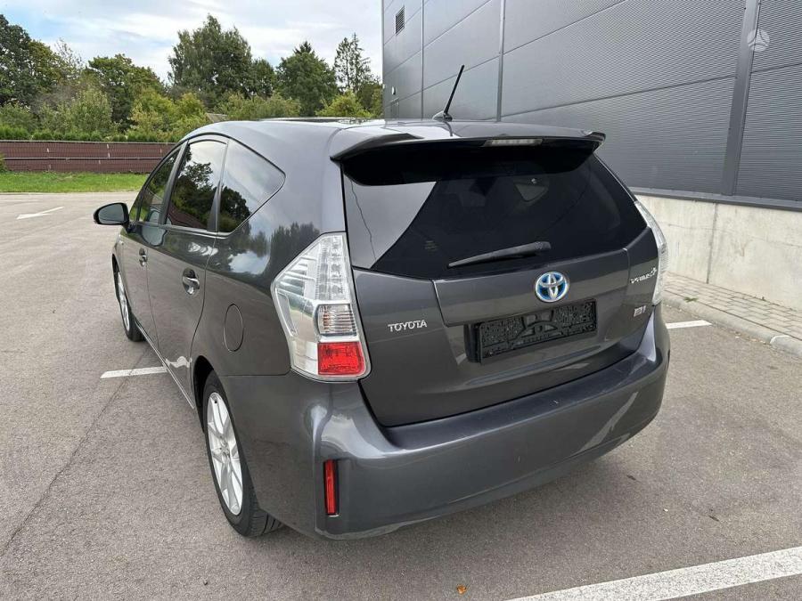 Grey Toyota Prius 2013 in Telschi, with an engine capacity of 1.80 L and mileage of 301 thousand km for 8000 €, photo 4 on AUTOMOTO.COM.LV