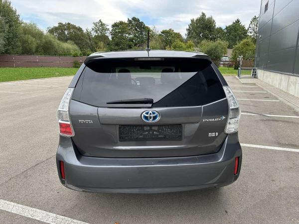 Grey Toyota Prius 2013 in Telschi, with an engine capacity of 1.80 L and mileage of 301 thousand km for 8000 €, photo 5 on AUTOMOTO.COM.LV