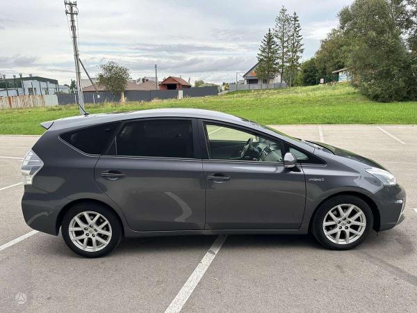Grey Toyota Prius 2013 in Telschi, with an engine capacity of 1.80 L and mileage of 301 thousand km for 8000 €, photo 7 on AUTOMOTO.COM.LV