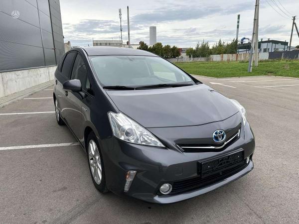 Grey Toyota Prius 2013 in Telschi, with an engine capacity of 1.80 L and mileage of 301 thousand km for 8000 €, photo 8 on AUTOMOTO.COM.LV