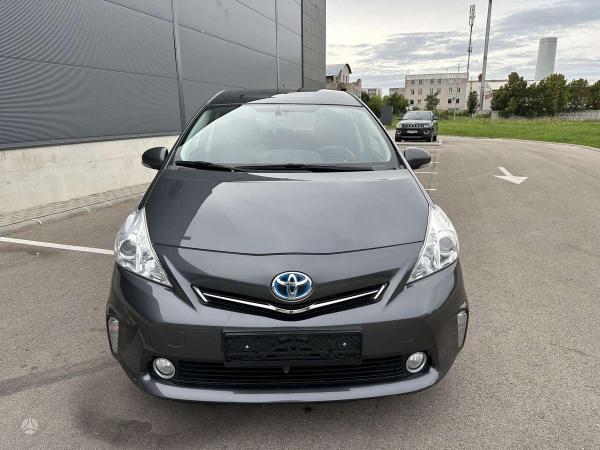 Grey Toyota Prius 2013 in Telschi, with an engine capacity of 1.80 L and mileage of 301 thousand km for 8000 €, photo 9 on AUTOMOTO.COM.LV