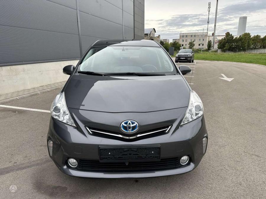 Grey Toyota Prius 2013 in Telschi, with an engine capacity of 1.80 L and mileage of 301 thousand km for 8000 €, photo 9 on AUTOMOTO.COM.LV