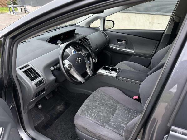 Grey Toyota Prius 2013 in Telschi, with an engine capacity of 1.80 L and mileage of 301 thousand km for 8000 €, photo 10 on AUTOMOTO.COM.LV