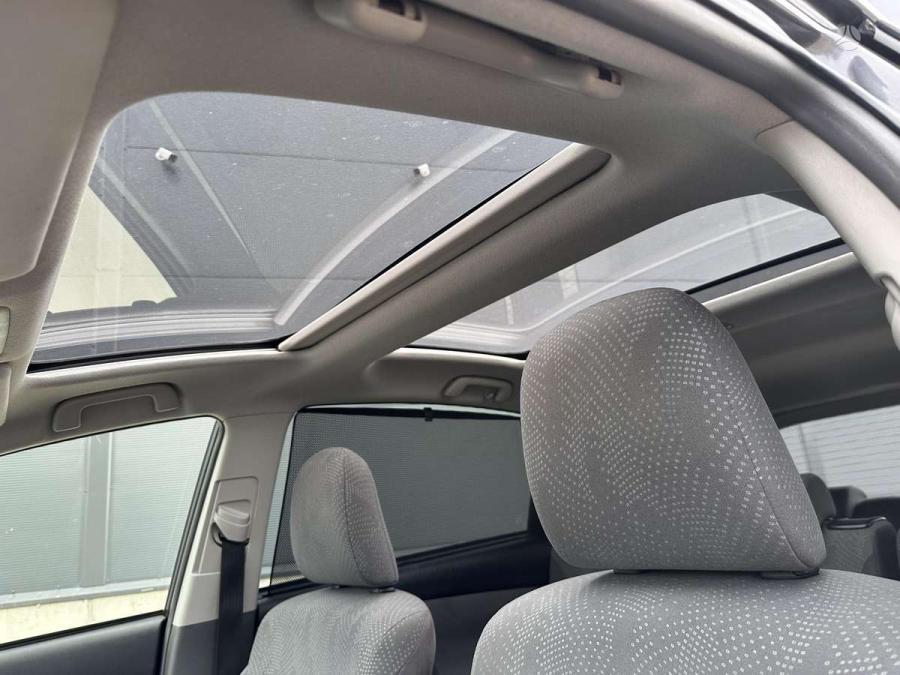 Grey Toyota Prius 2013 in Telschi, with an engine capacity of 1.80 L and mileage of 301 thousand km for 8000 €, photo 11 on AUTOMOTO.COM.LV