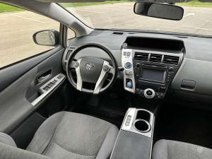 Grey Toyota Prius 2013 in Telschi, with an engine capacity of 1.80 L and mileage of 301 thousand km for 8000 €, photo 15 on AUTOMOTO.COM.LV