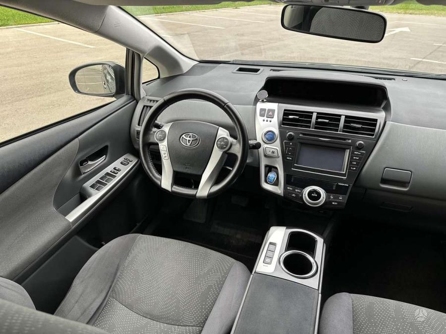 Grey Toyota Prius 2013 in Telschi, with an engine capacity of 1.80 L and mileage of 301 thousand km for 8000 €, photo 15 on AUTOMOTO.COM.LV